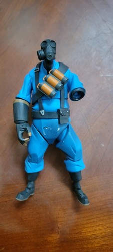 NECA Team Fortress 2: Series 1 Pyro Limited Edition BLU Action Figure ...