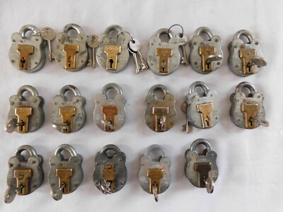 Vintage Army Squire 220 Padlock With 1 Key, Ferret Military Vehicle ...