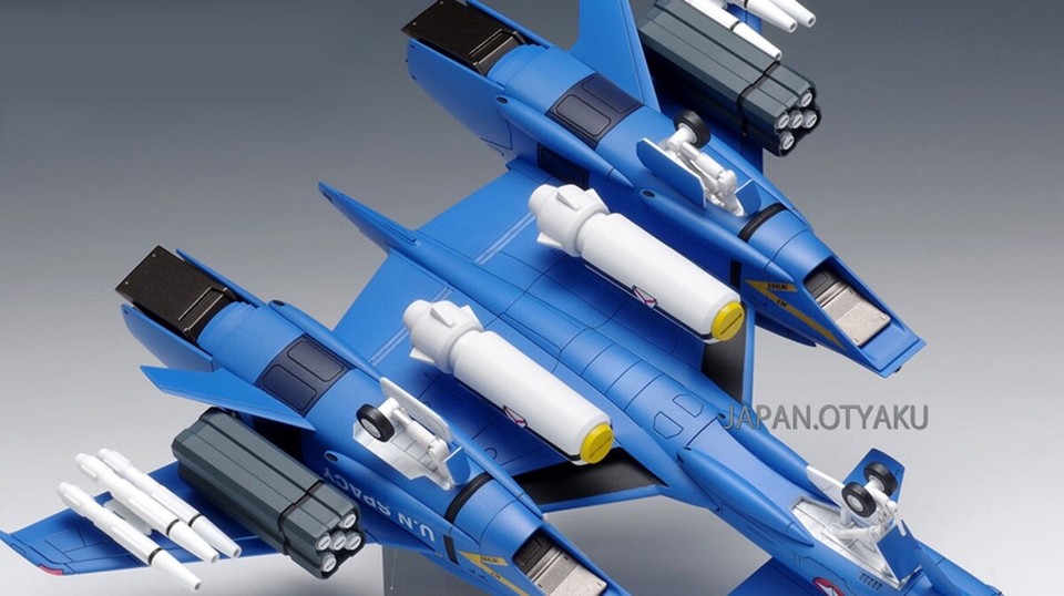 wave 1/72 MACROSS VF-4 Lightning III VALKYRIE Deluxe version Model kit ...