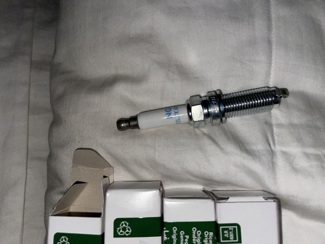 ...JAGUAR F- PACE SPARK PLUG GENUINE PART- JDE38685 for sale online | eBay