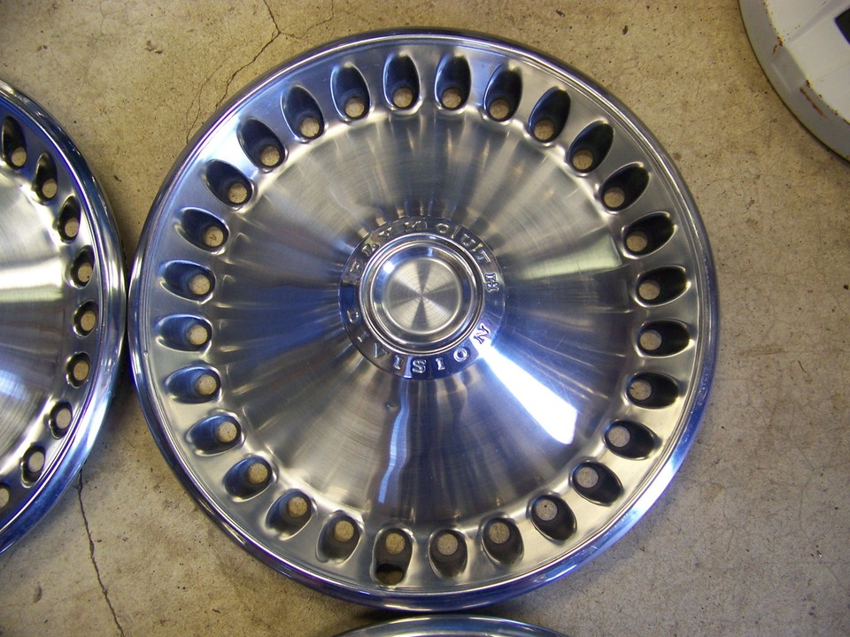 1970 PLYMOUTH BARRACUDA HUBCAPS WHEEL COVERS (4) 14" 71 72 SATELLITE ...