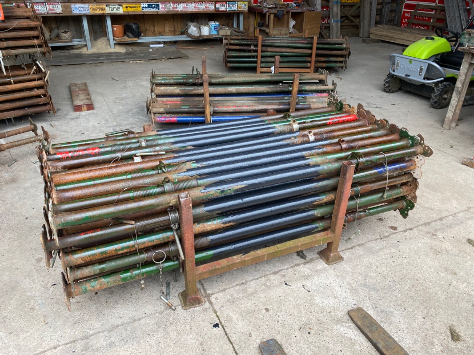 Size 1 UK Acrow Props - 1.7m Extends to 3.1m - | eBay