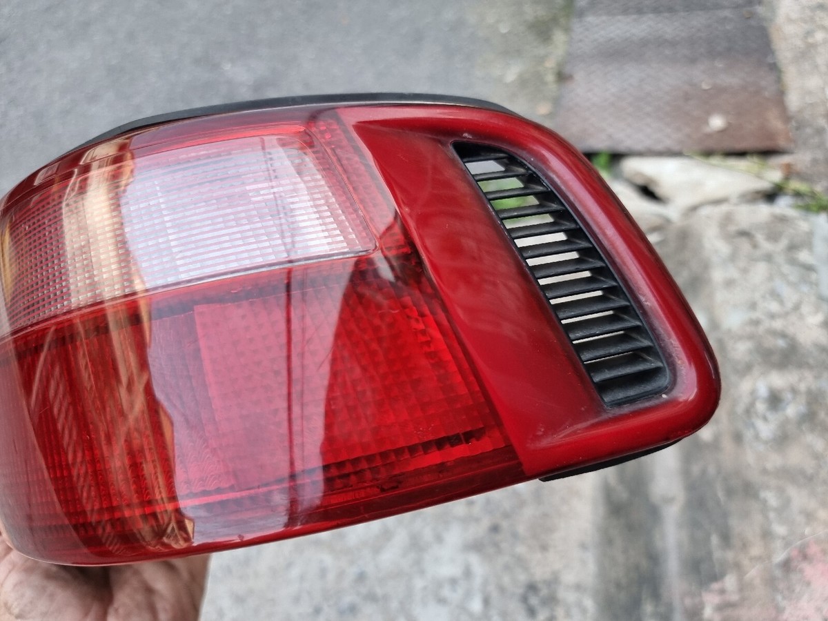 1999 Acura Integra Tail Lights 1999 Honda Integra Type R (DC2R):
