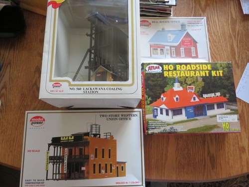 SIX HO Model Train Buildings Model power #442, 452, 454,460 Atlas 760 ...