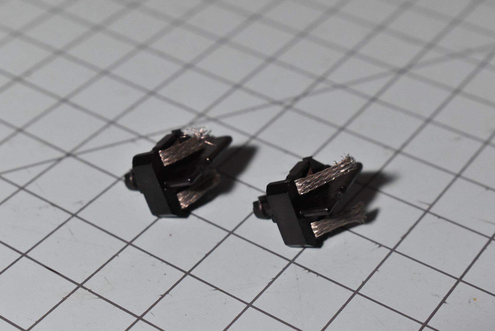 Set of 2 Scalextric Guide Braid Plates Contact slot car racing 1/32 ...