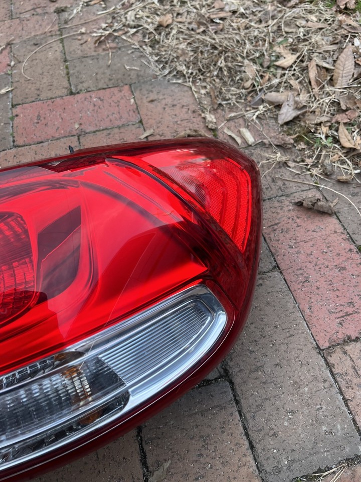 2016-2018 Kia Sorento Right Outer Halogen Taillight Tail Light Assembly ...