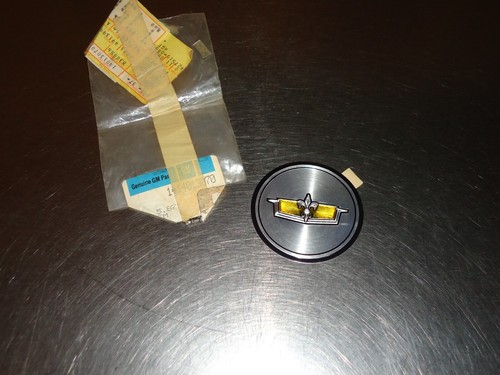 New NOS GM Hub Cap Center Emblem 14013070 1980 1981 Chevrolet Chevy ...