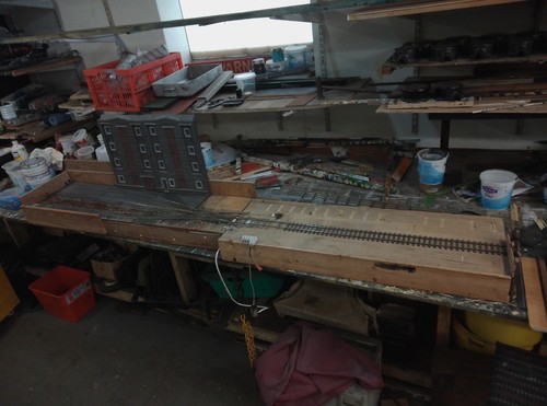 Portable O Gauge Shunting Puzzle Warehouse Scene . Inglenook , Stalled ...