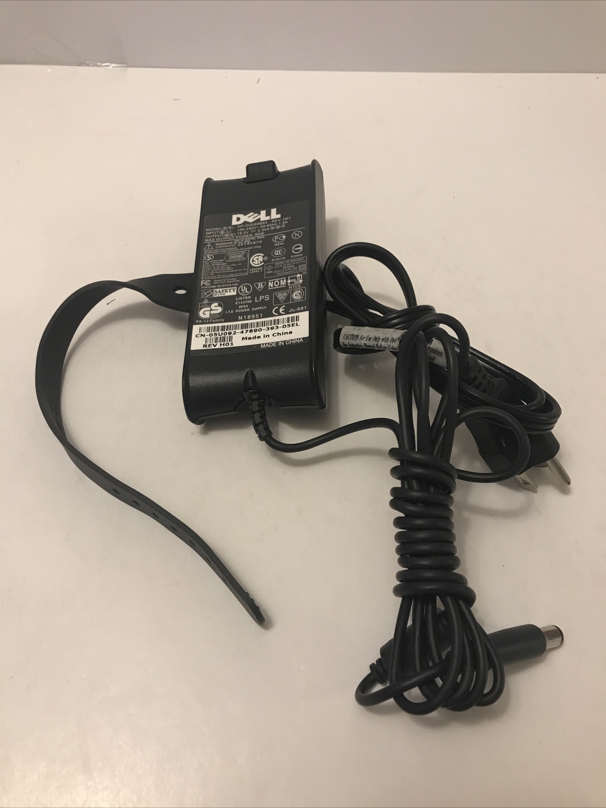 DELL 65W AC-Adapter Model HP-OQ065B83 Rev: A00 Output 19.5V 3.34A Pre ...
