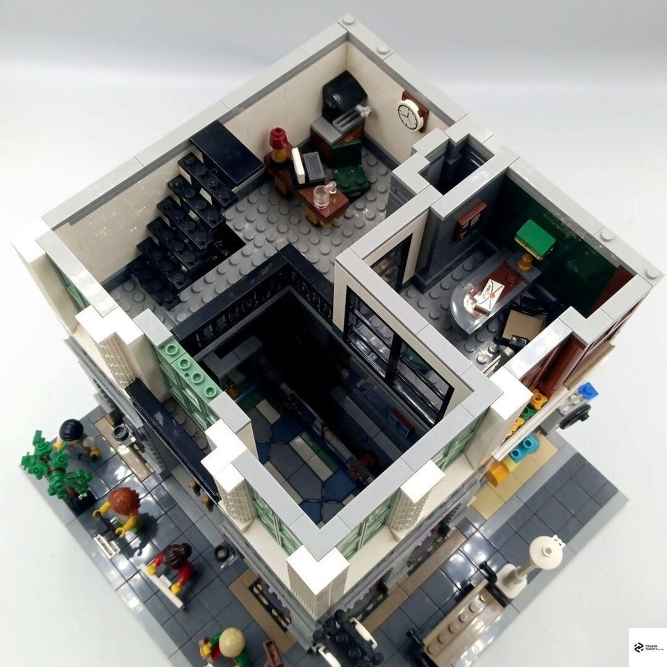 LEGO Creator Expert Modular Buildings Brick Bank 10251 In 2016 Used ...