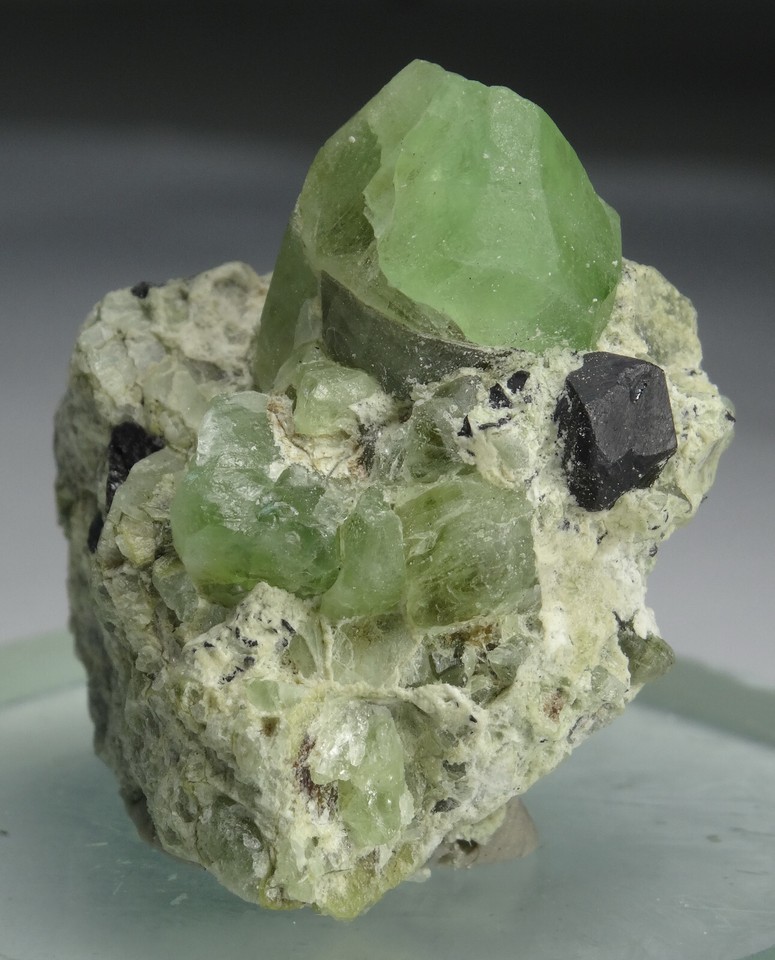96 CARATS NATURAL PERIDOTE & MAGNETITE CRYSTAL FROM PAKISTAN,(Pr-338 ...