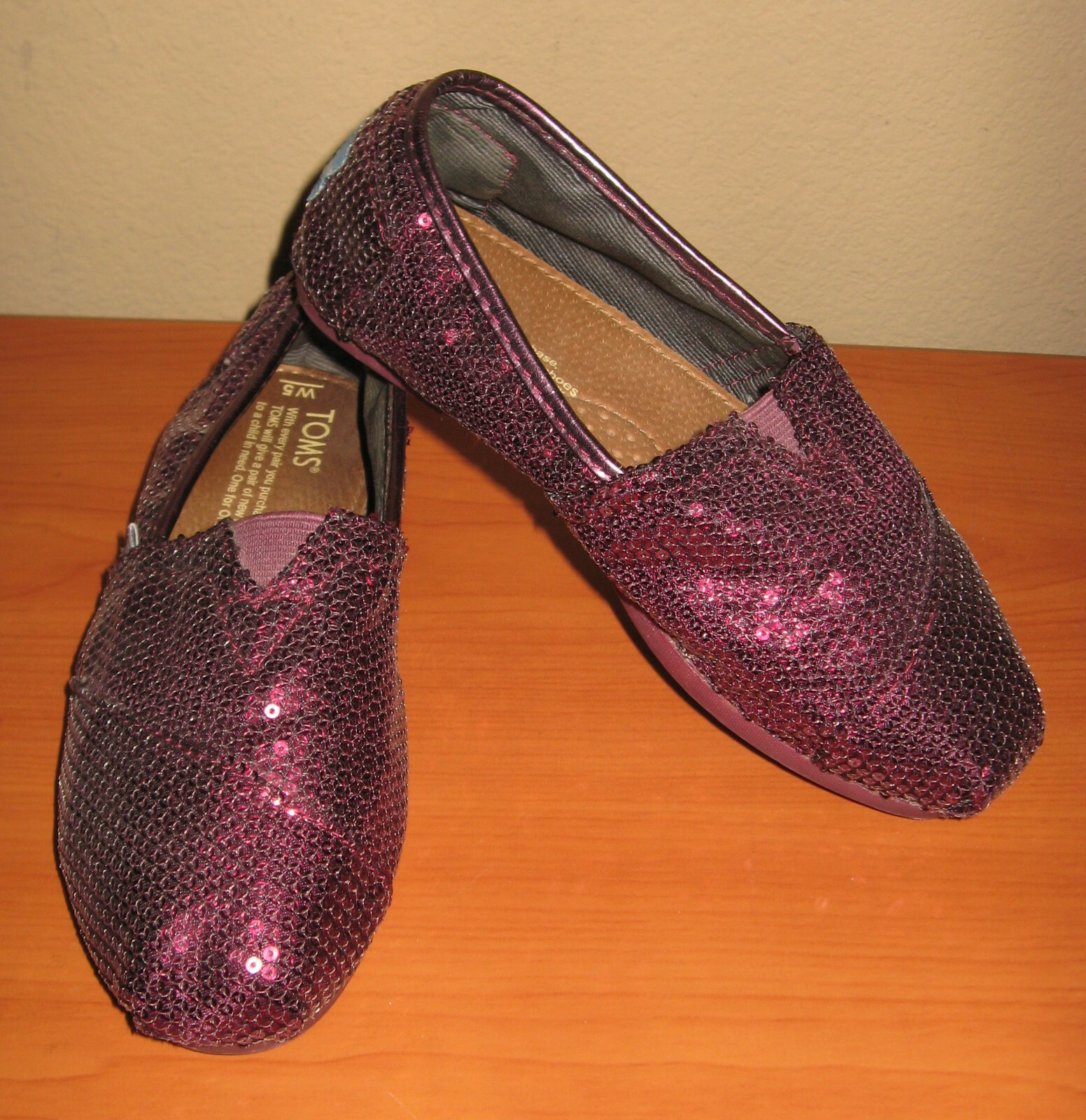 TOMS Red Purple Burgundy Sequin Sparkly Glitter Classic Slip On Loafer ...