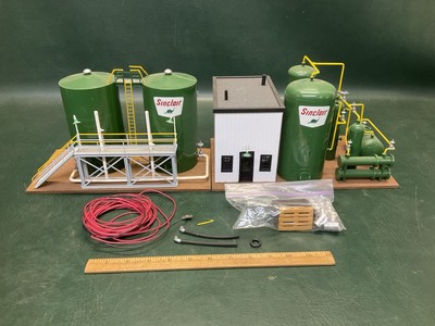 2 Vtg Oil Refinery O Scale MTH K-line Sinclair Tank Yard Platform Train ...