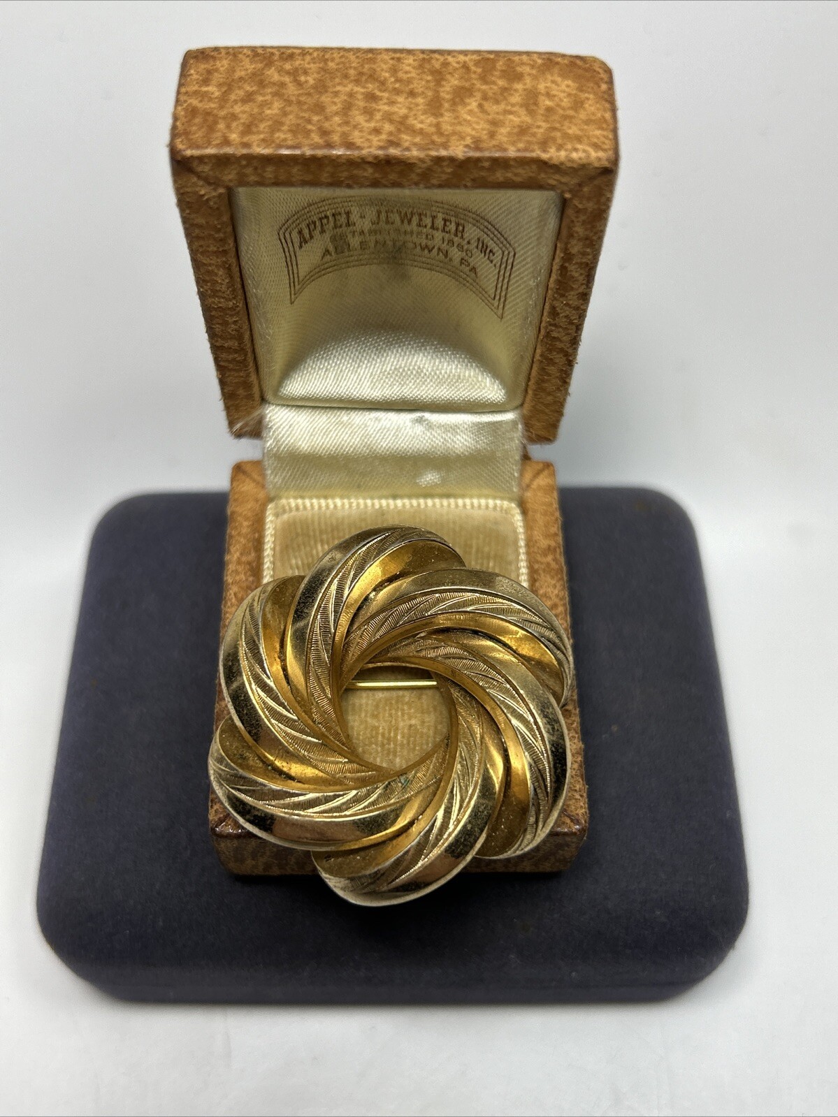 Vintage 1964 Henkel & Grosse Germany Gold Tone Textur… - Gem