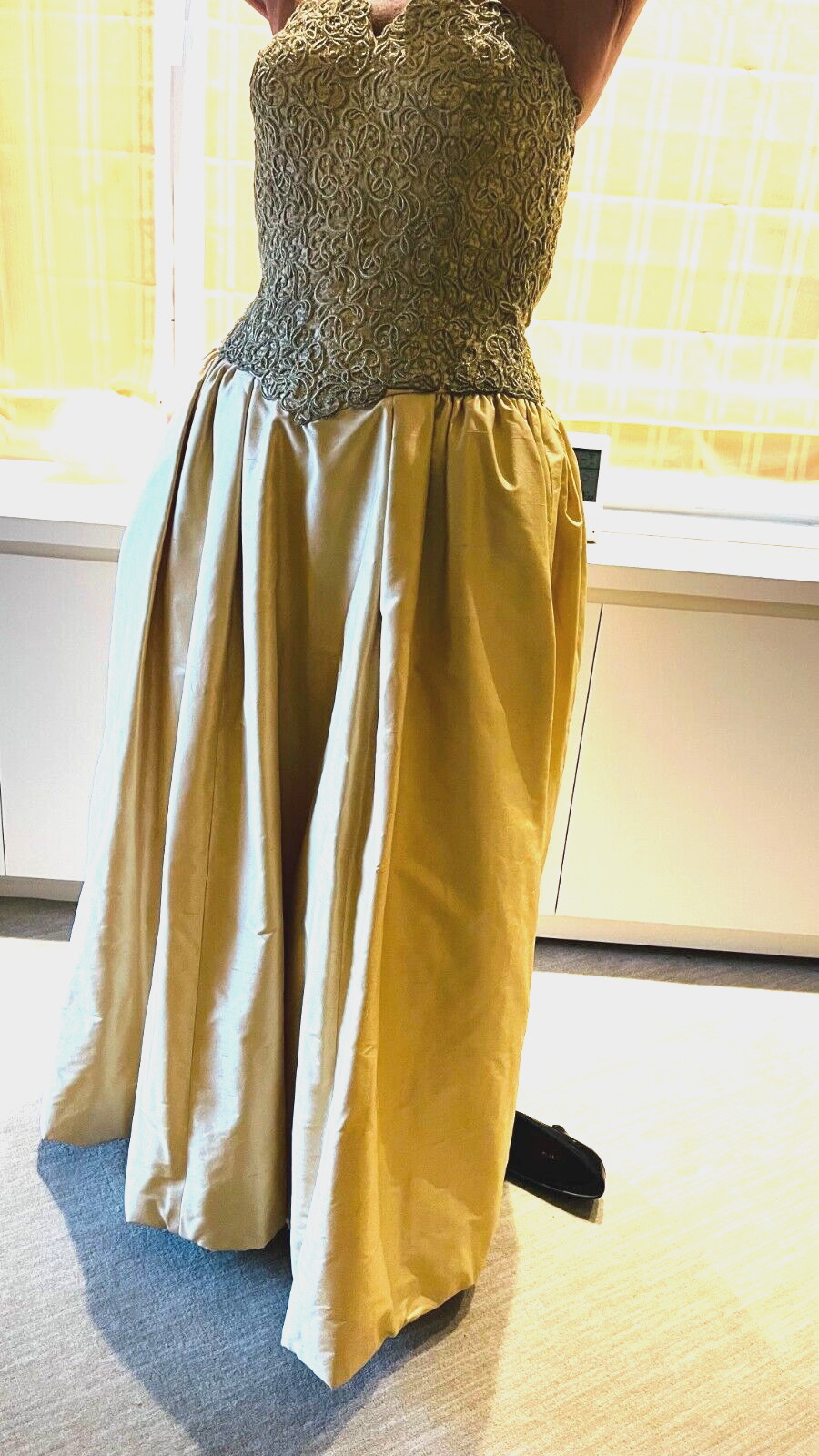 Helen Morley Couture Womens Gown size 6 - Gem