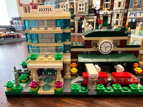 Lot of 8 complete Exclusive Lego Toys R Us Mini Modular Sets w Manuals ...