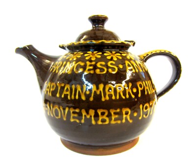 Large Princess Anne Slipware Tea Pot / Alan Frewin / Millhouse Pottery ...
