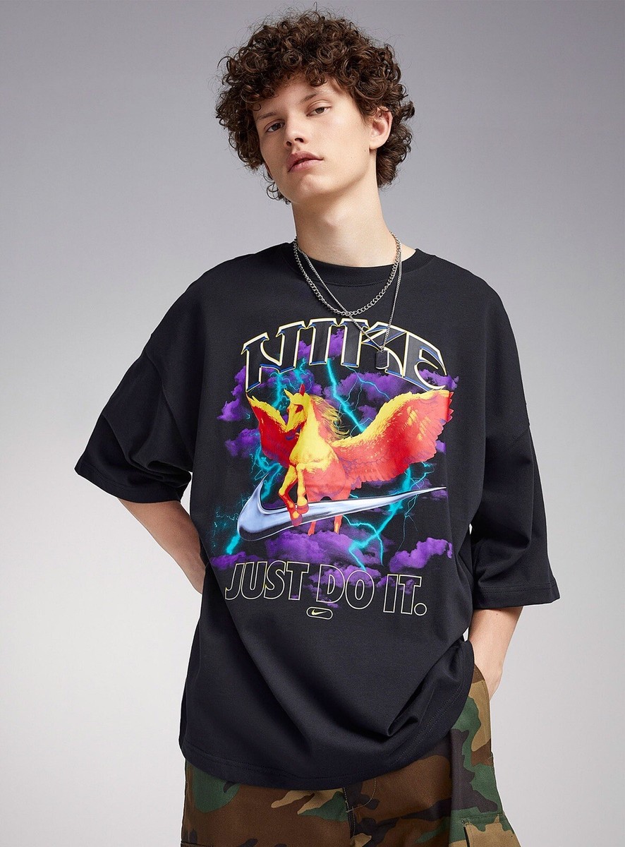 Nike Sportswear Pegasus Graphic Mens T-Shirt Oversized Fit Nike Sportswear Pegasus Graphic Mens T-Shirt Oversized Fit