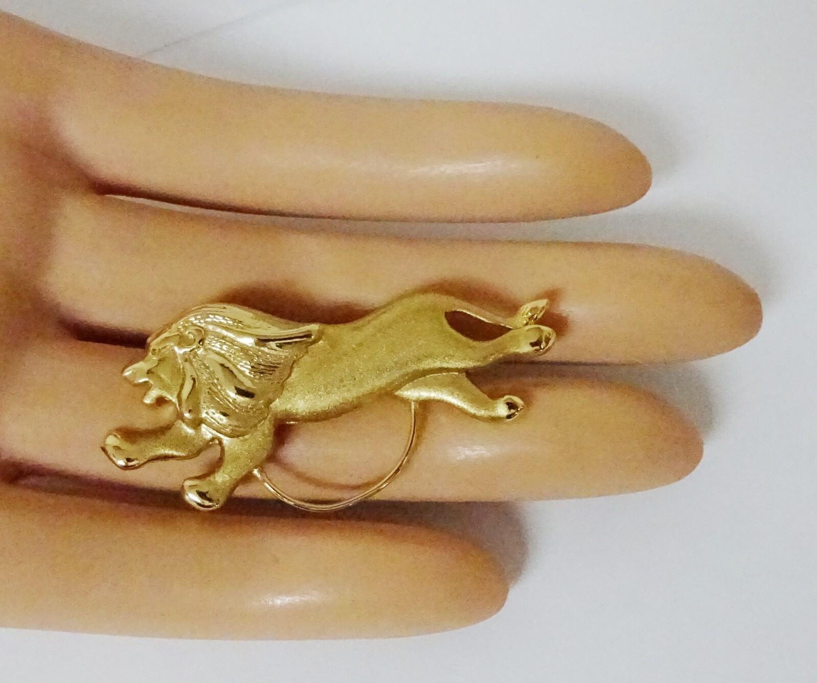 Vintage Male Lion Gold tone / Plated Brooch Pin Read… - Gem