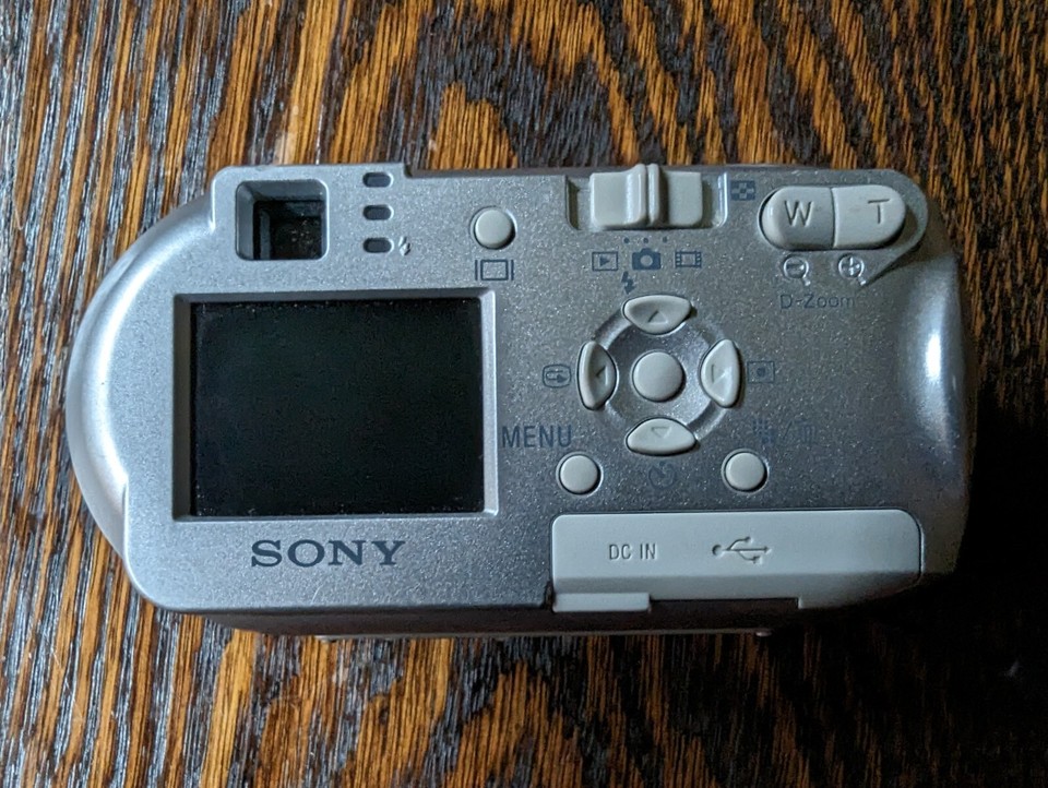 Sony Cyber-shot 4.1 MP Digital Camera MPEGMovieVX Smart Zoom DSC-P41 ...