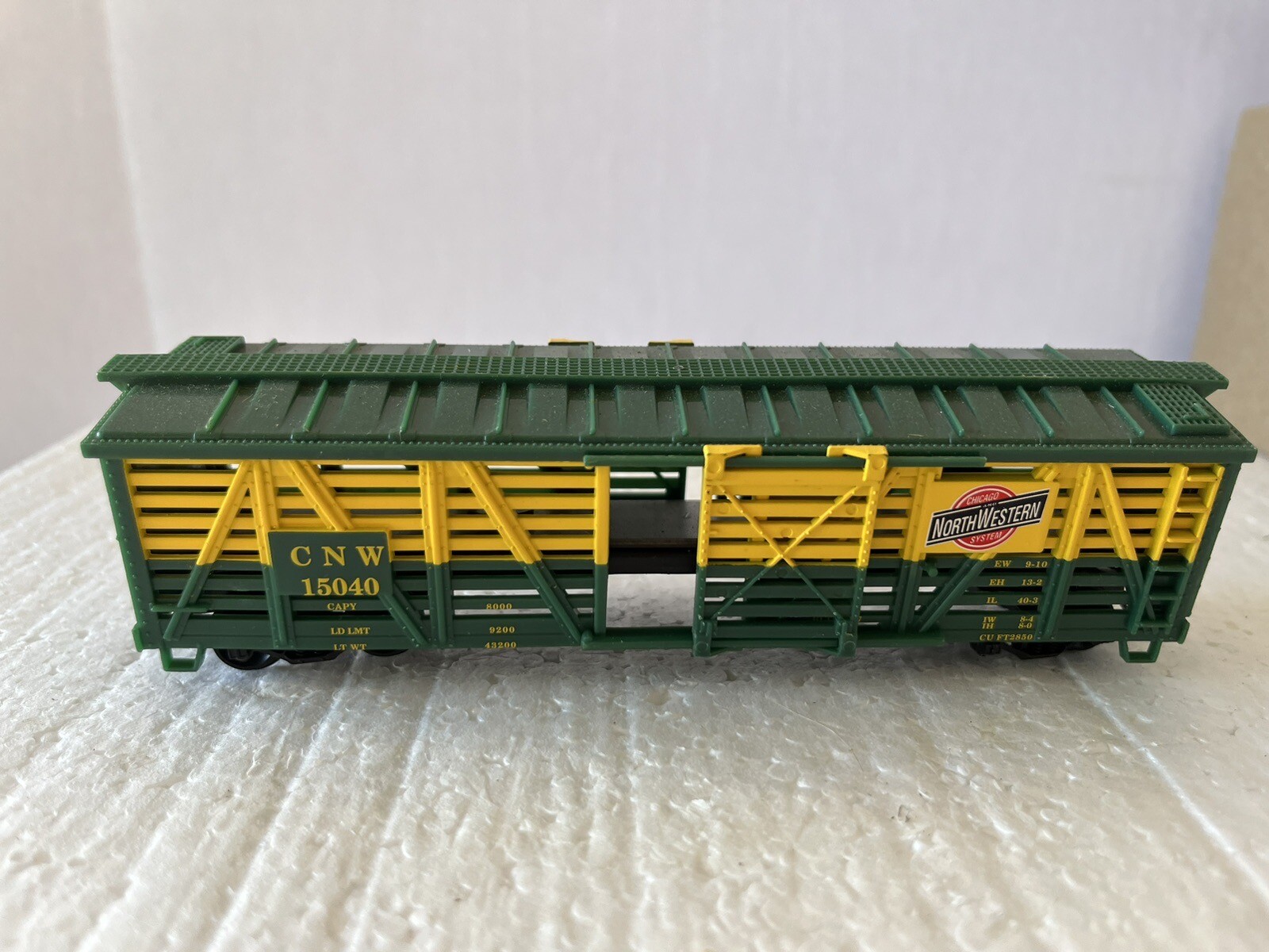 HO Scale "Chicago North Western System" 15040 Livestock Cattle Freight ...