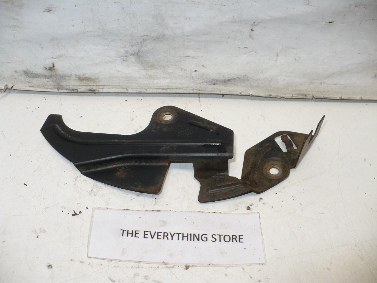 JOHN DEERE/BRIGGS ENGINE FLYWHEEL GUARD #MIU13944 USED CONDITION FREE ...