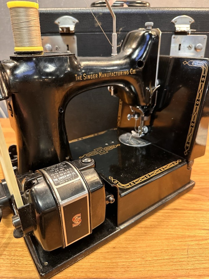 Vintage Singer 221 Sewing Machine With Case FULLY SERVICED | eBay
