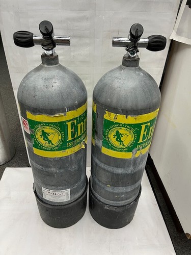 Used / A Pair of 95 CF Pressed Steel Tanks w 300 BAR DIN Valves for ...