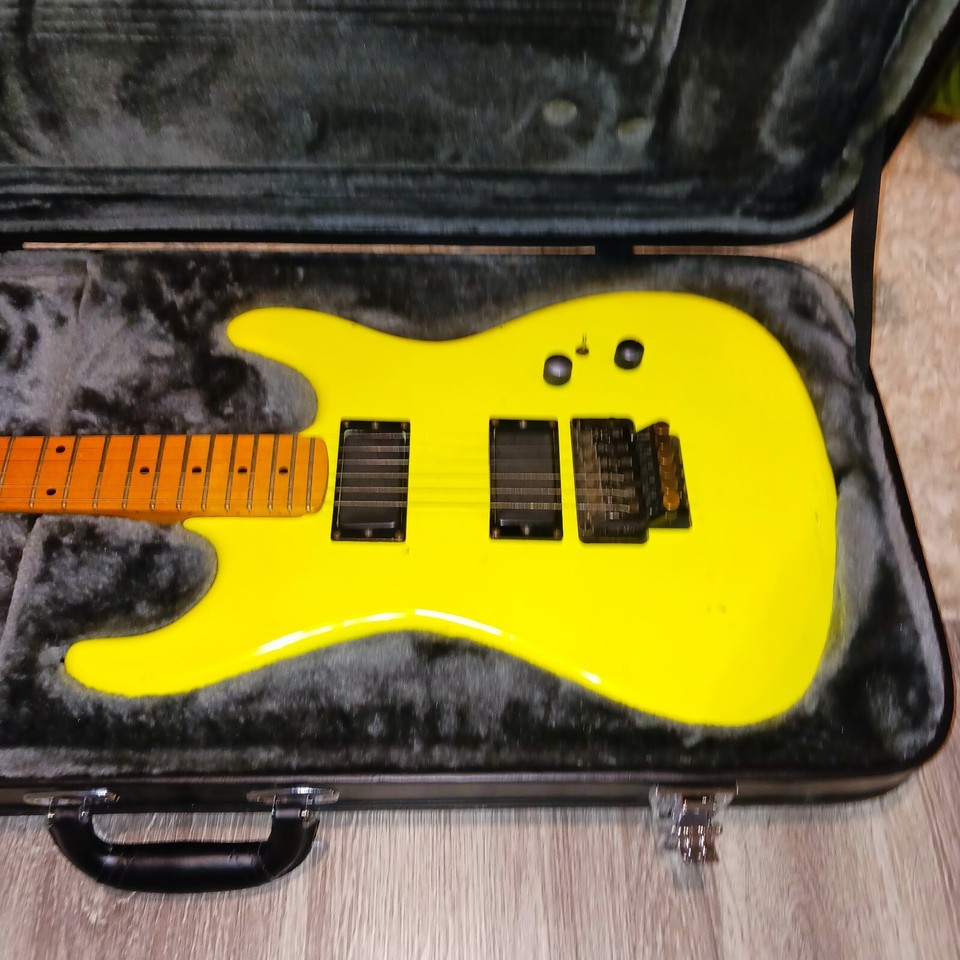 Kramer ST200, Floyd Rose 2 , EMG Pickups, Kramer Case, Maple Neck ...