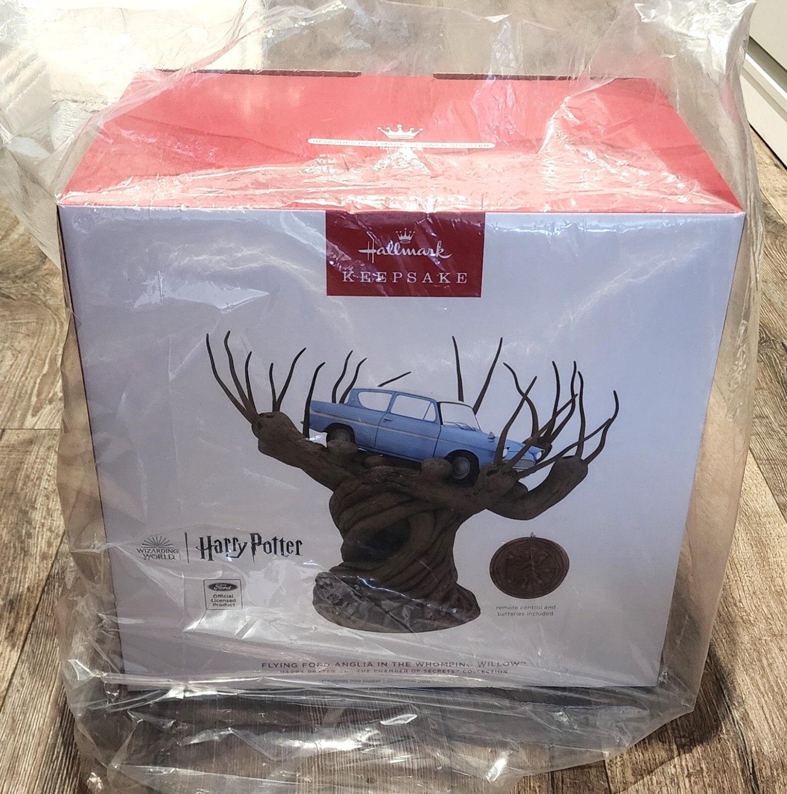 Hallmark - Flying Ford Anglia in The Whomping Willow - 2024 Harry ...