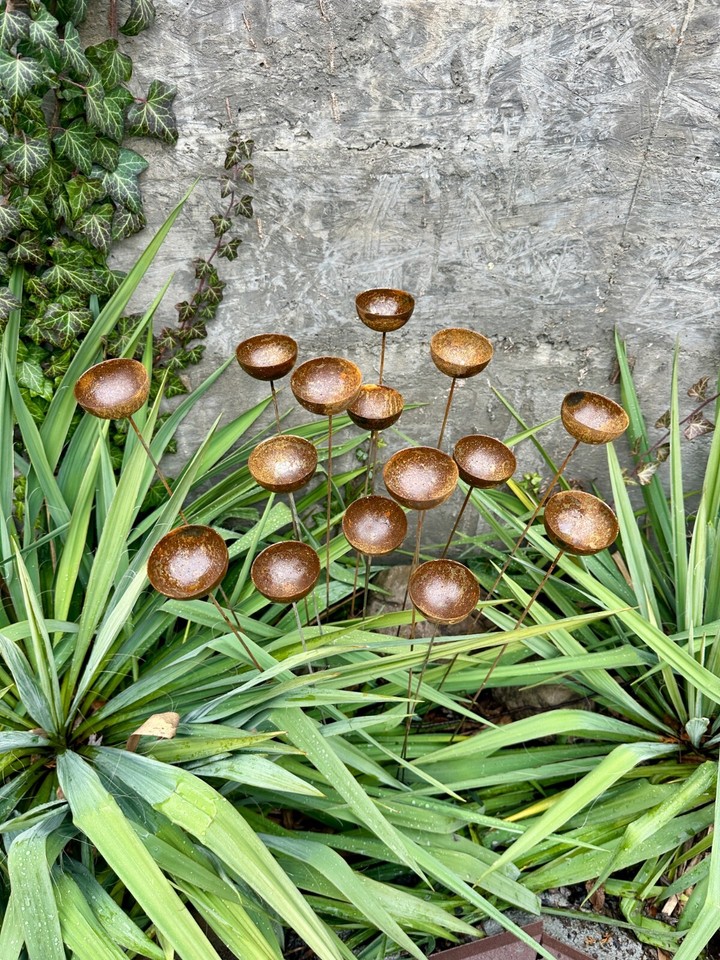 15 Rusty flowers, Cute rusty metal flower, Outdoor Garden decor, Metal ...