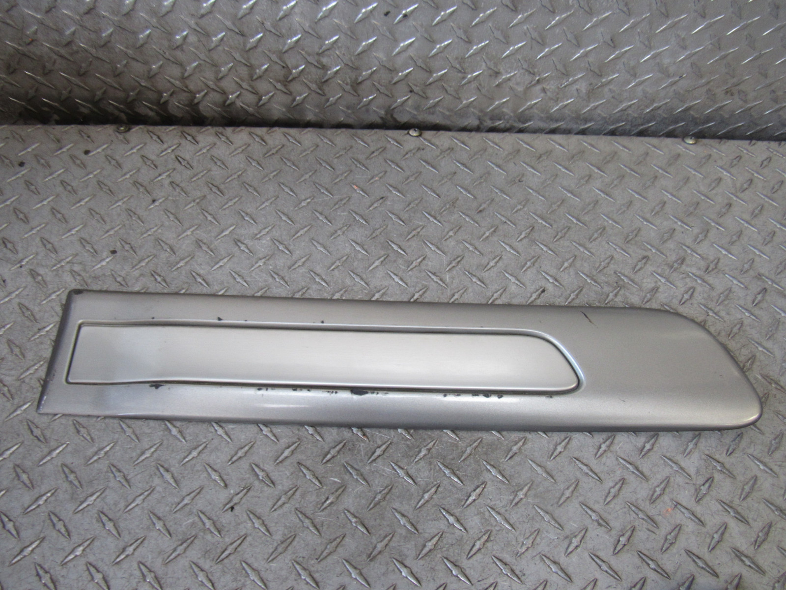 02 GMC ENVOY RIGHT PASSENGER REAR DOOR MOLDING TRIM 4.2L 6CYL | eBay