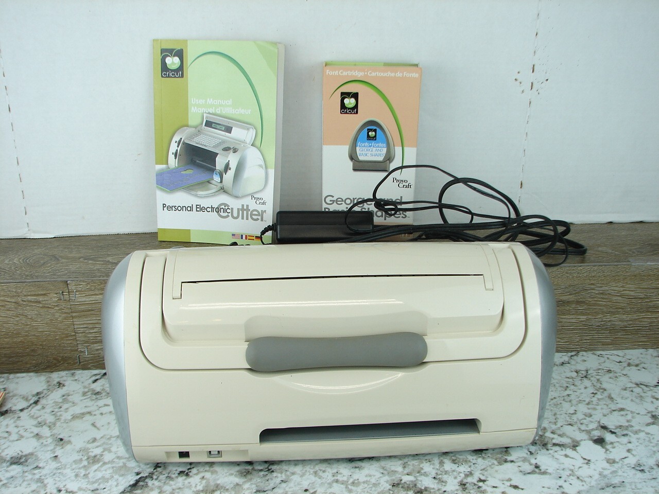 Cricut Personal Electronic Cutter Machine CRV001 w/ Power Supply Font ...