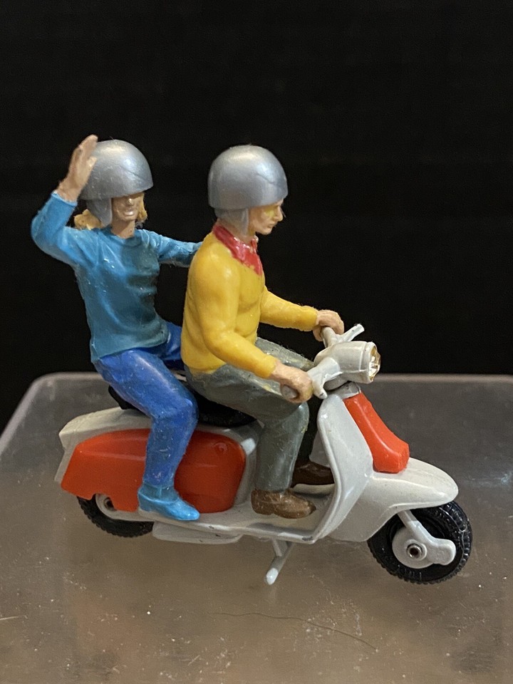 RARE VINTAGE BRITAINS LTD. LAMBRETTA SCOOTER MOPED W/ RIDERS 9685 ...