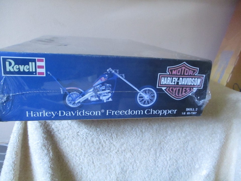 REVELL 1/8 Scale Motorcycle Model Kit Harley Davidson Freedom Chopper ...