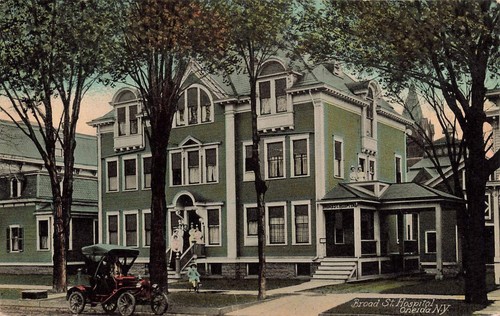 *Postcard ~ Oneida New York, Broad Street Hospital. Nurses in Doorway ...