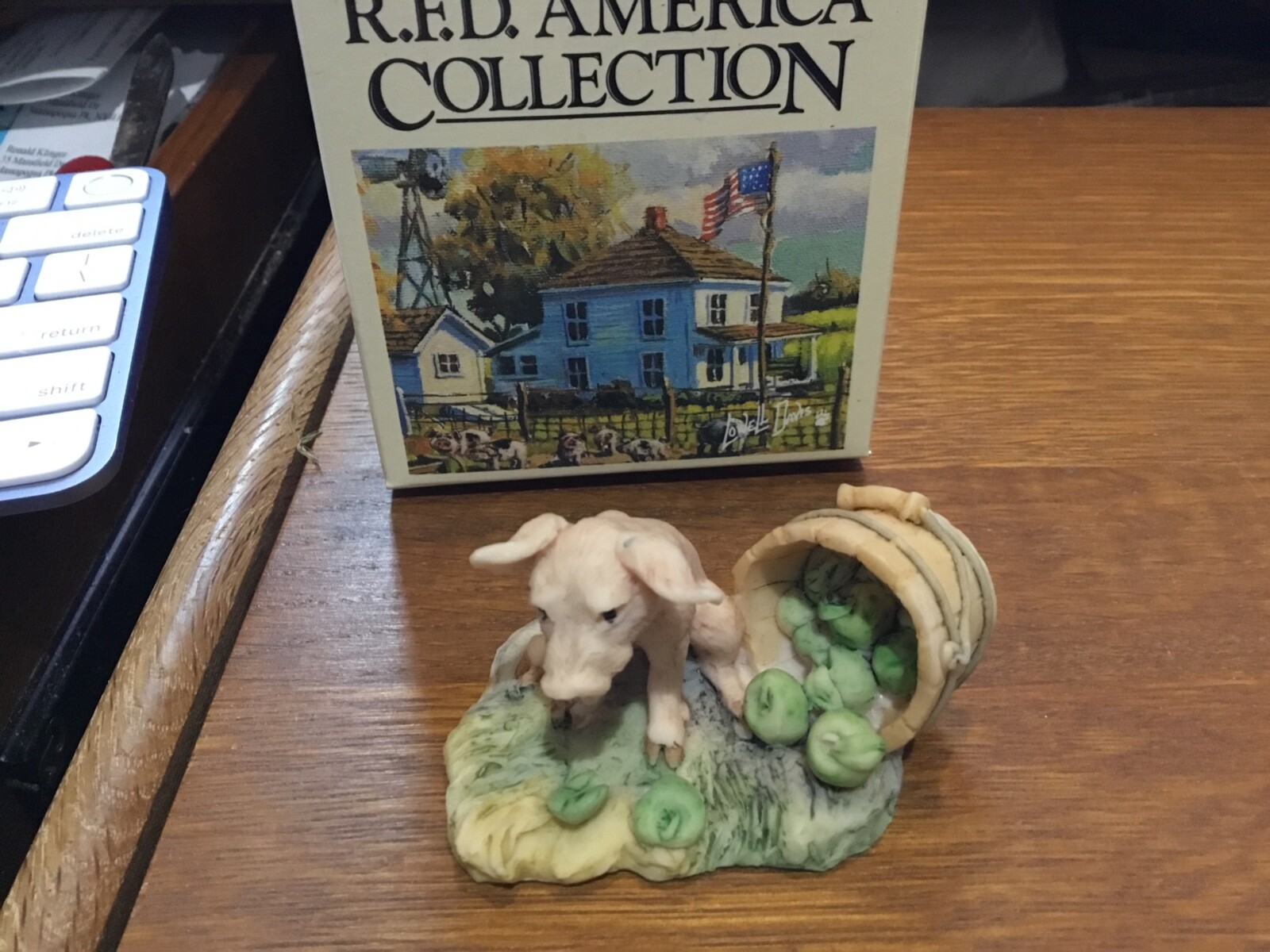 SCHMID LOWELL DAVIS BORDER FINE ARTS UNDER THE WEATHER PIG FIGURE | eBay