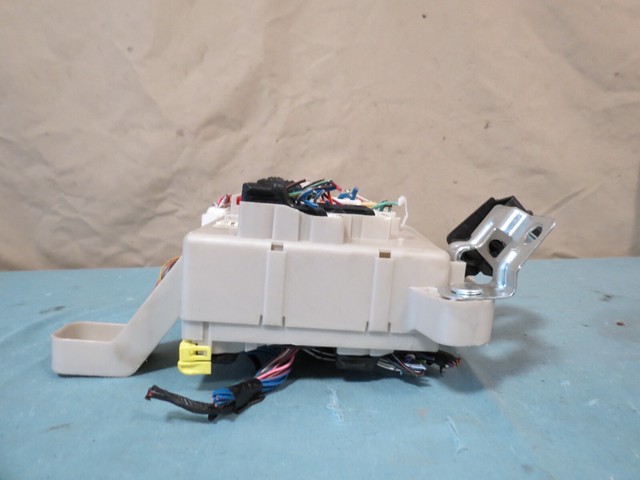 Lexus Gx470 Turn Signal Flasher 81980-35020 2003-2009 OEM for sale ...