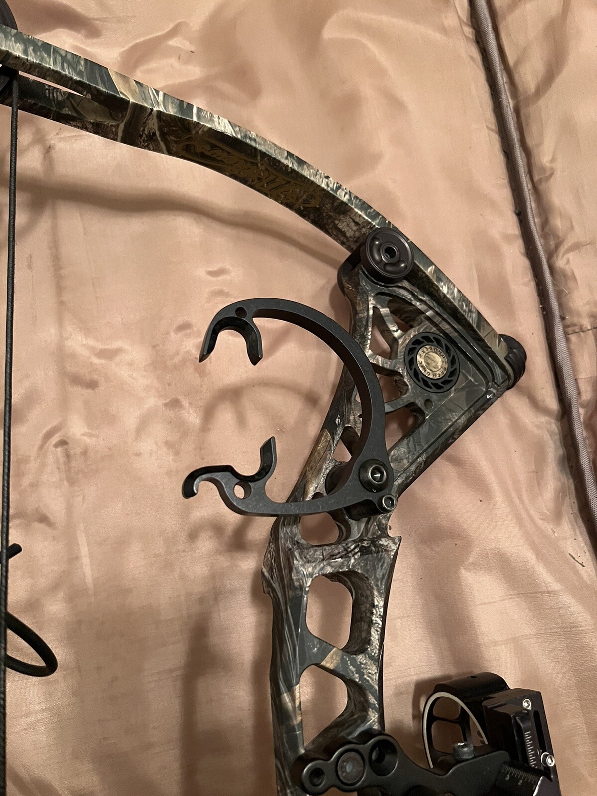 Mathews Drenalin RH compound bow and Mathews Quiver. NO MATHEWS REST ...