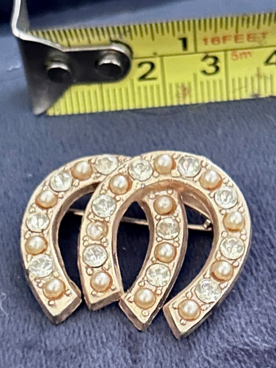 Vintage ESTATE Lucky Double Interlocking Horseshoes Gold Tone Brooch ...