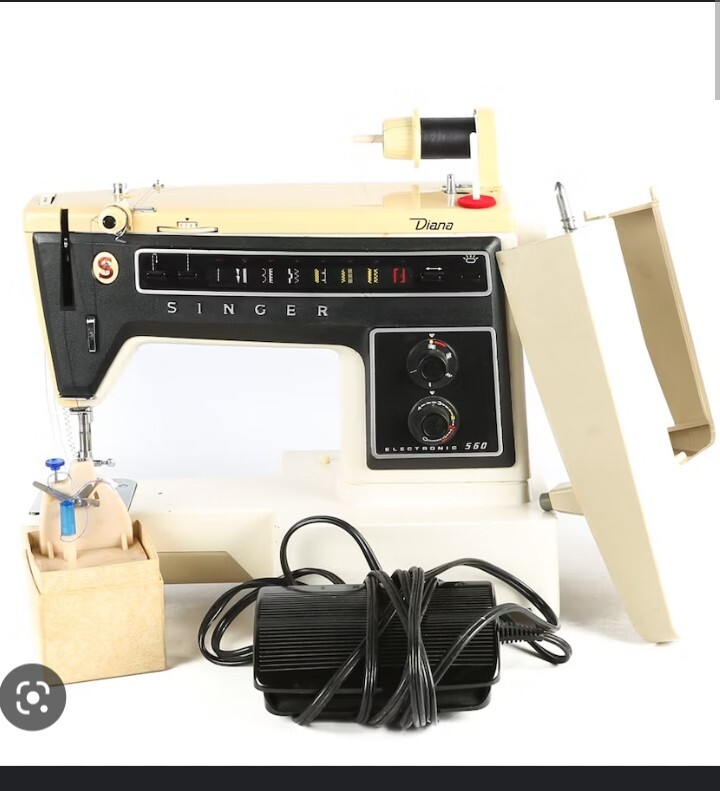 1970s SINGER Electronic 560 Diana Sewing Machine with pedal and case | eBay