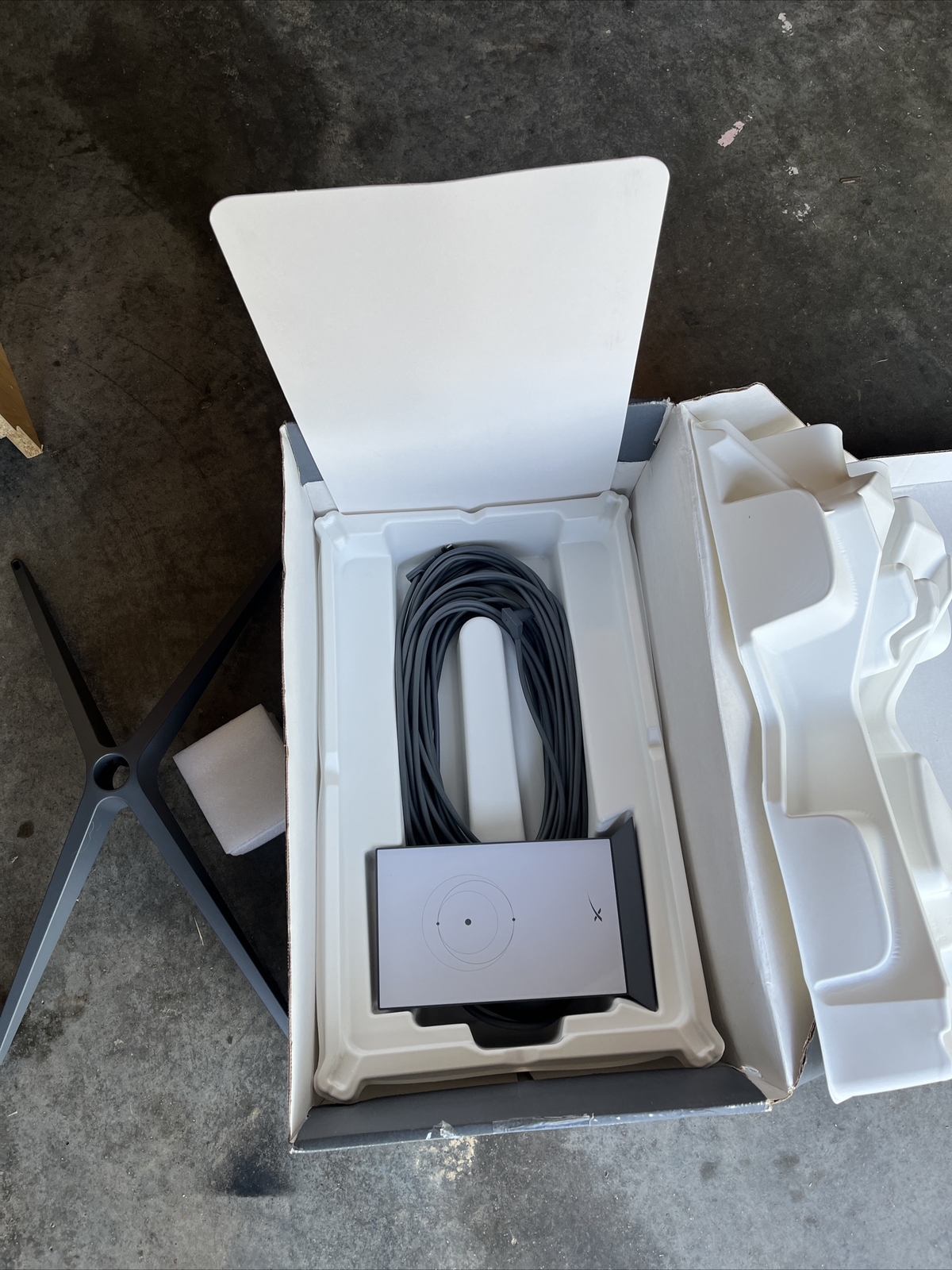 Starlink V2 Satellite Dish Kit with Router - UTA-212 & UTR-211