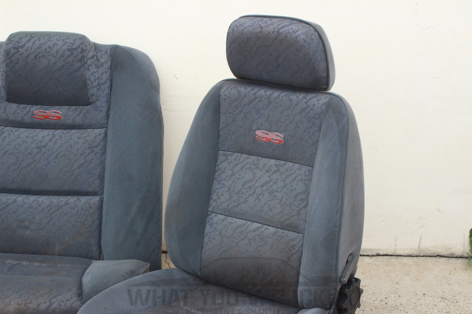 GENUINE GM VR VS SS FRONT & REAR SEATS - 25i BLUE - RED LOGO - SEDAN ...
