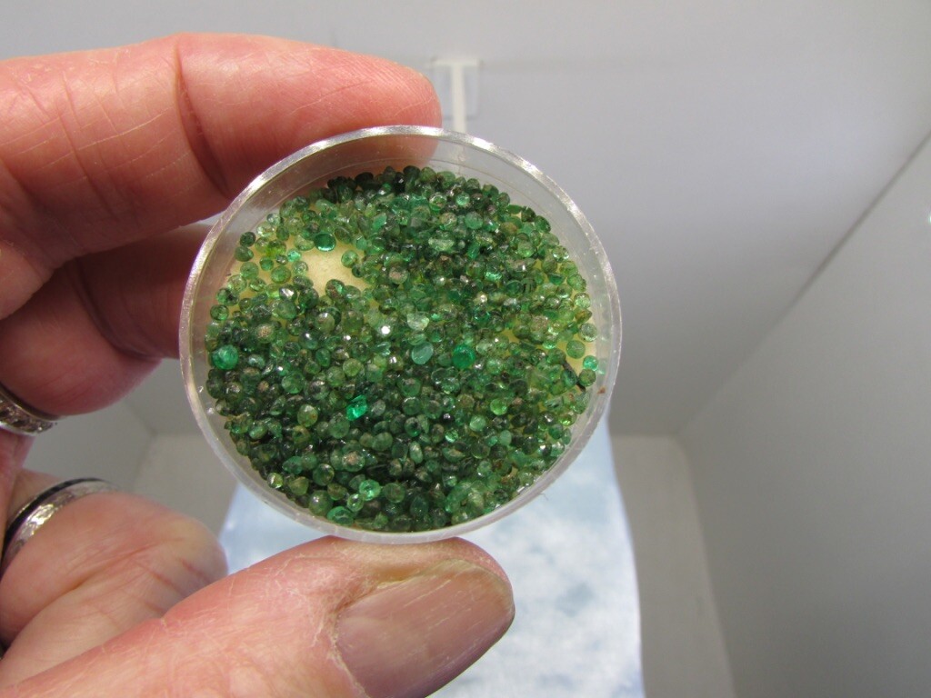 Melee Loose Round Faceted Natural Emeralds 1.5-2 Millimeters Each | eBay