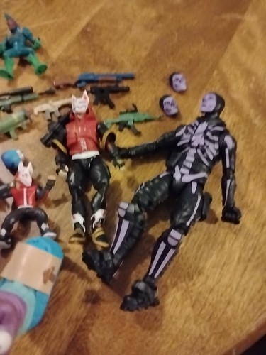FORTNIGHT figure LOT !! 29 Piece !! loose Figures And Weapons | eBay
