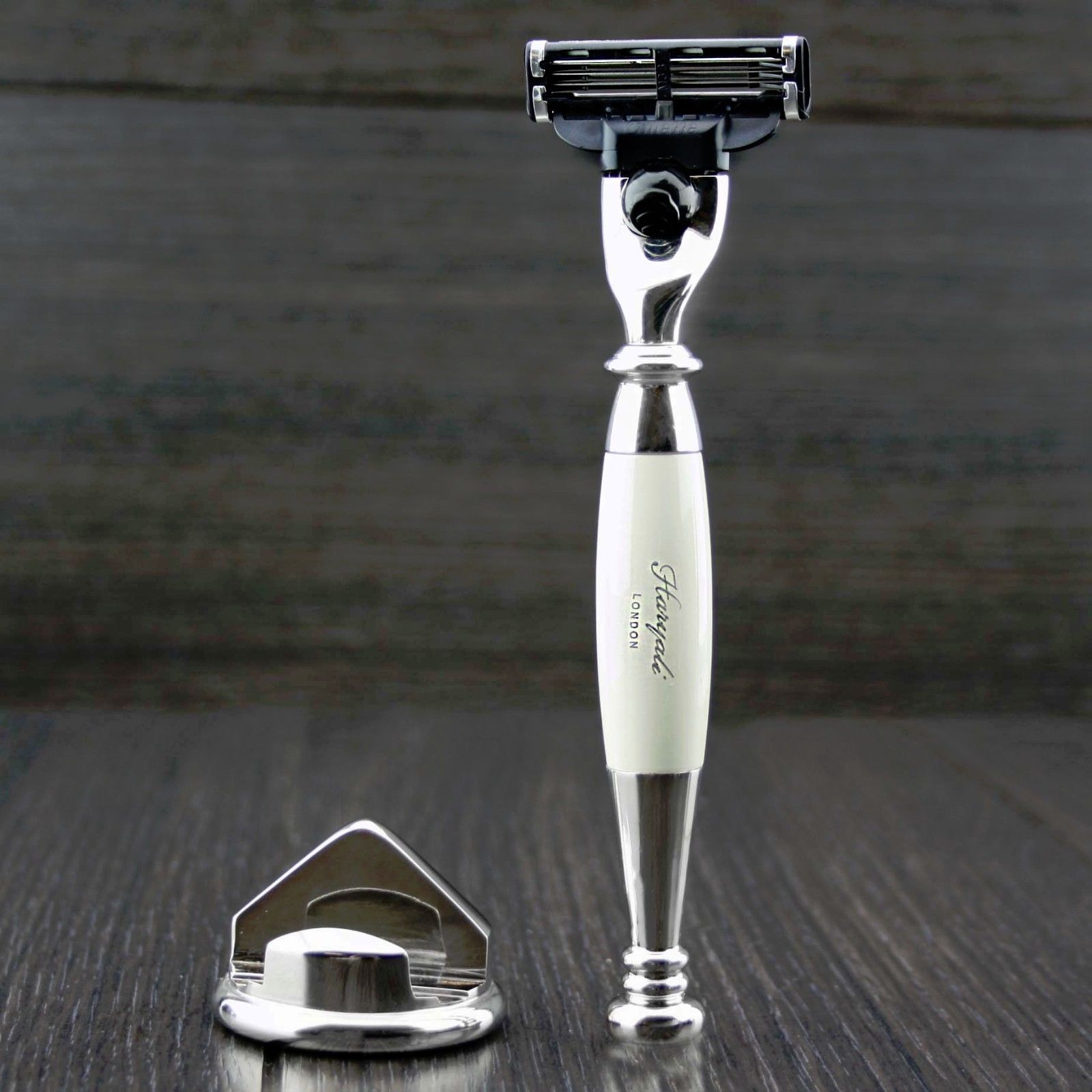 Classic Style Triple Edge Blade Compatible Razor With razor stand ...