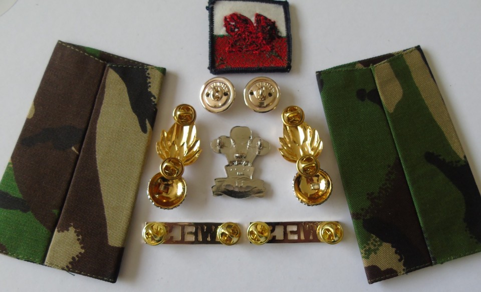 British Army Royal Welsh Cap/Collar Badges Buttons Rank Slides ...