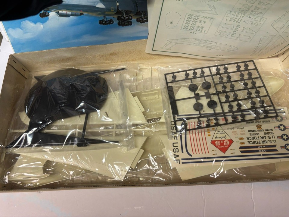 Otaki Lockheed C-5A Galaxy USAF Military Transport 1:144 Scale Kit ...