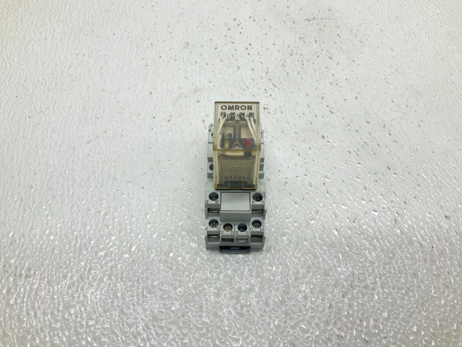 Omron MY4N 24 VDC Coil Pilot Relay w/ Base 700-HN103 | eBay