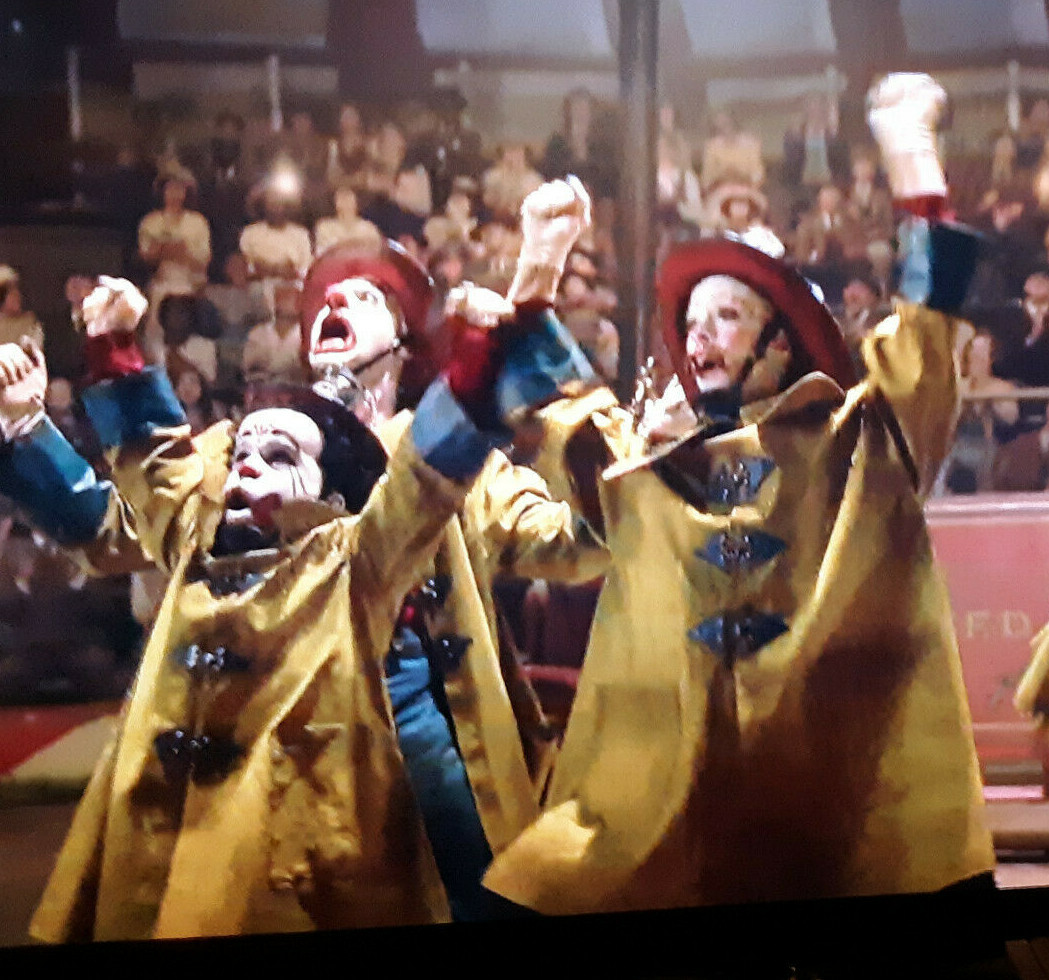 DUMBO TIM BURTON Movie Screen Worn Used SMALL CLOWN FIREMAN COSTUME ...